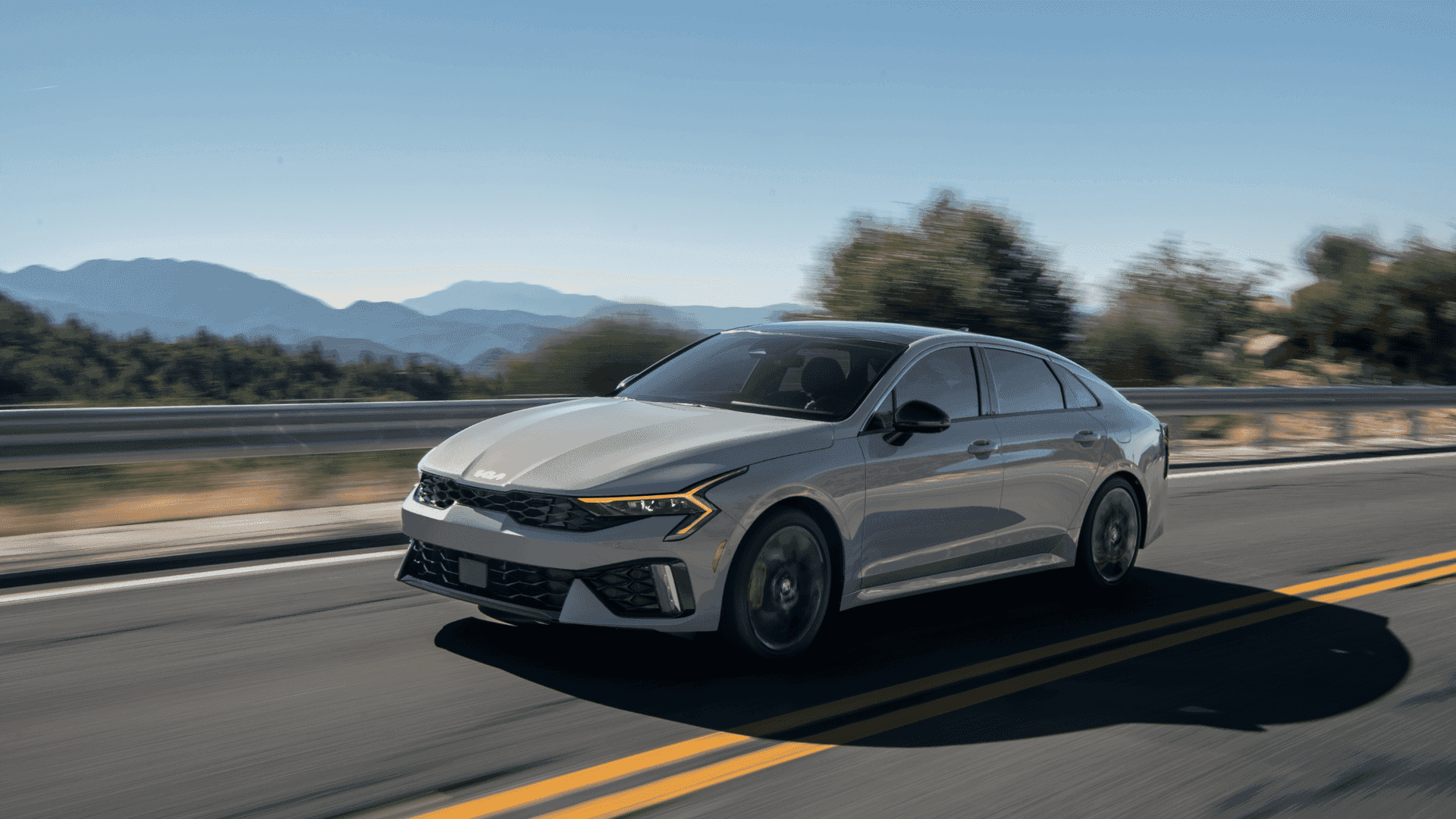 2025 Kia K5 vs Nissan Altima Fall Commuter Comparison