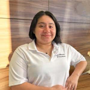 Ashley Calderon, "Service Advisor" | Land Rover Princeton