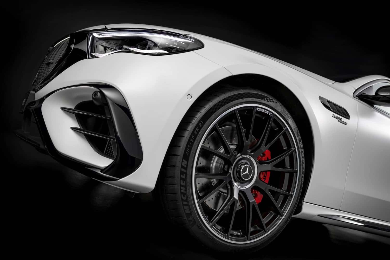 The New 2025 Mercedes-AMG E 53 HYBRID 4MATIC+ : Revolutionizing the ...