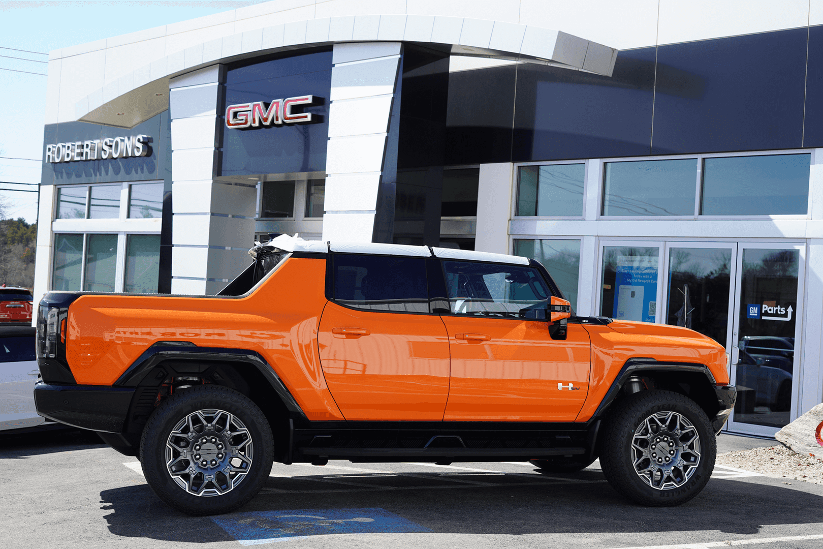 Experience the Future of Off-Roading with the GMC Hummer EV ...